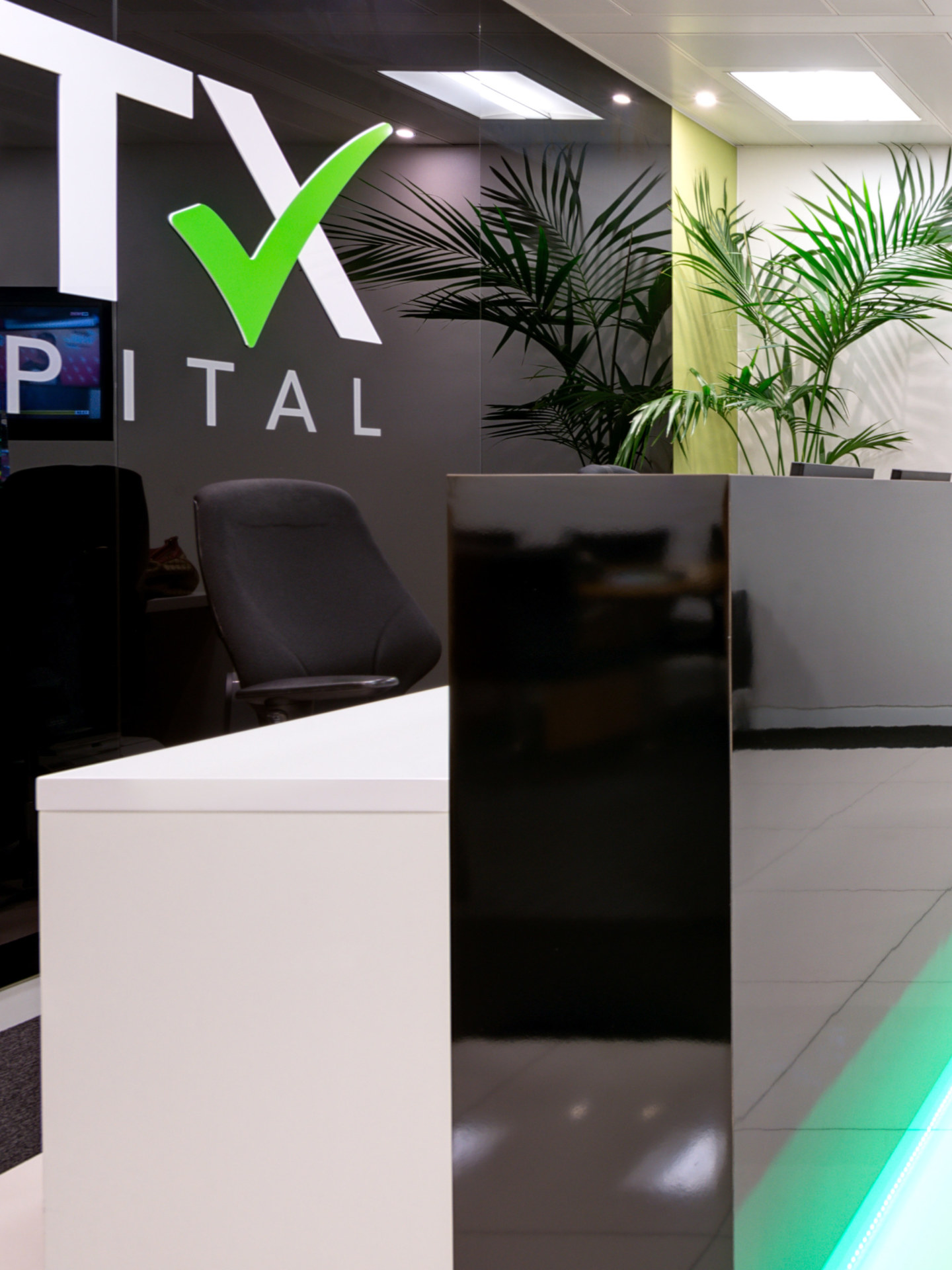 Etx Capital Fast Track Office Design - Case Study | Oktra