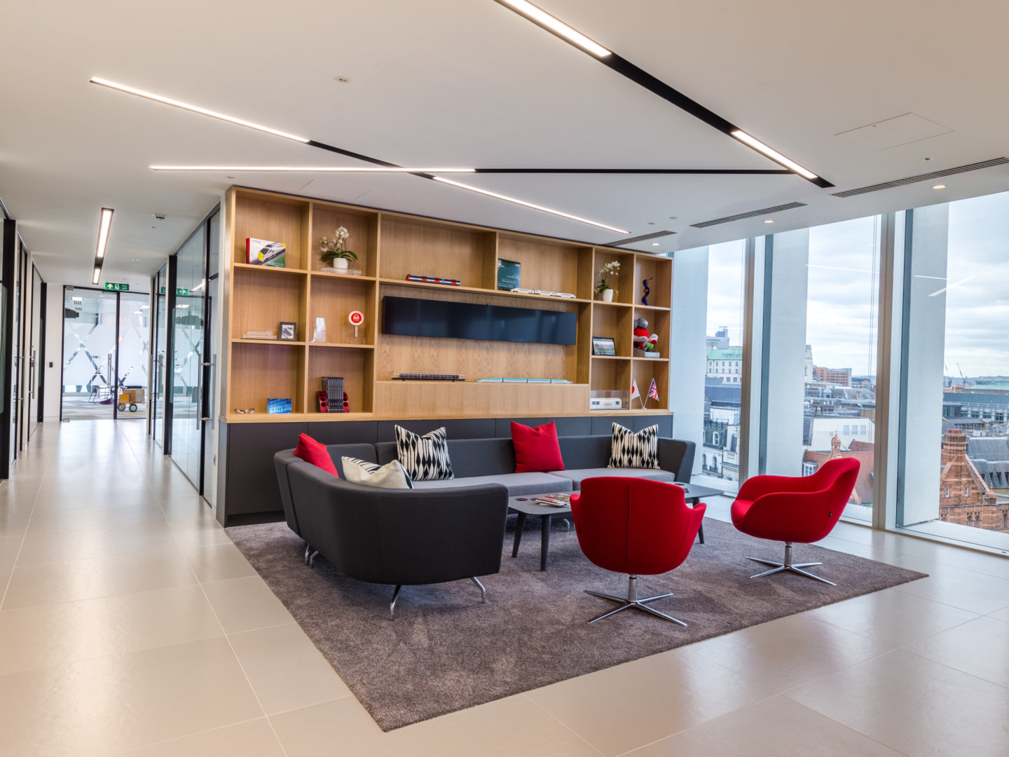 Hitachi Rail Europe Design & Office Fit Out | Oktra