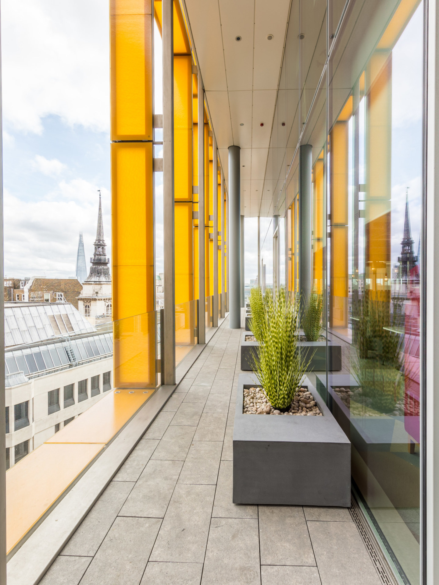 Hitachi Rail Europe Design & Office Fit Out | Oktra