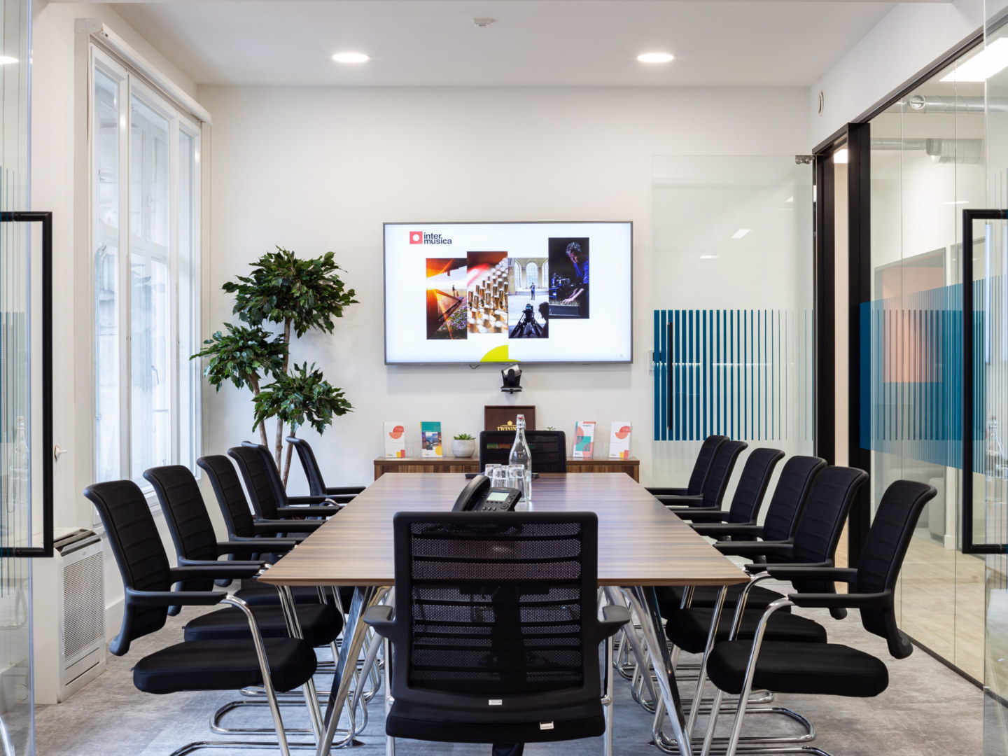 How to Promote Workplace Connectivity | Oktra