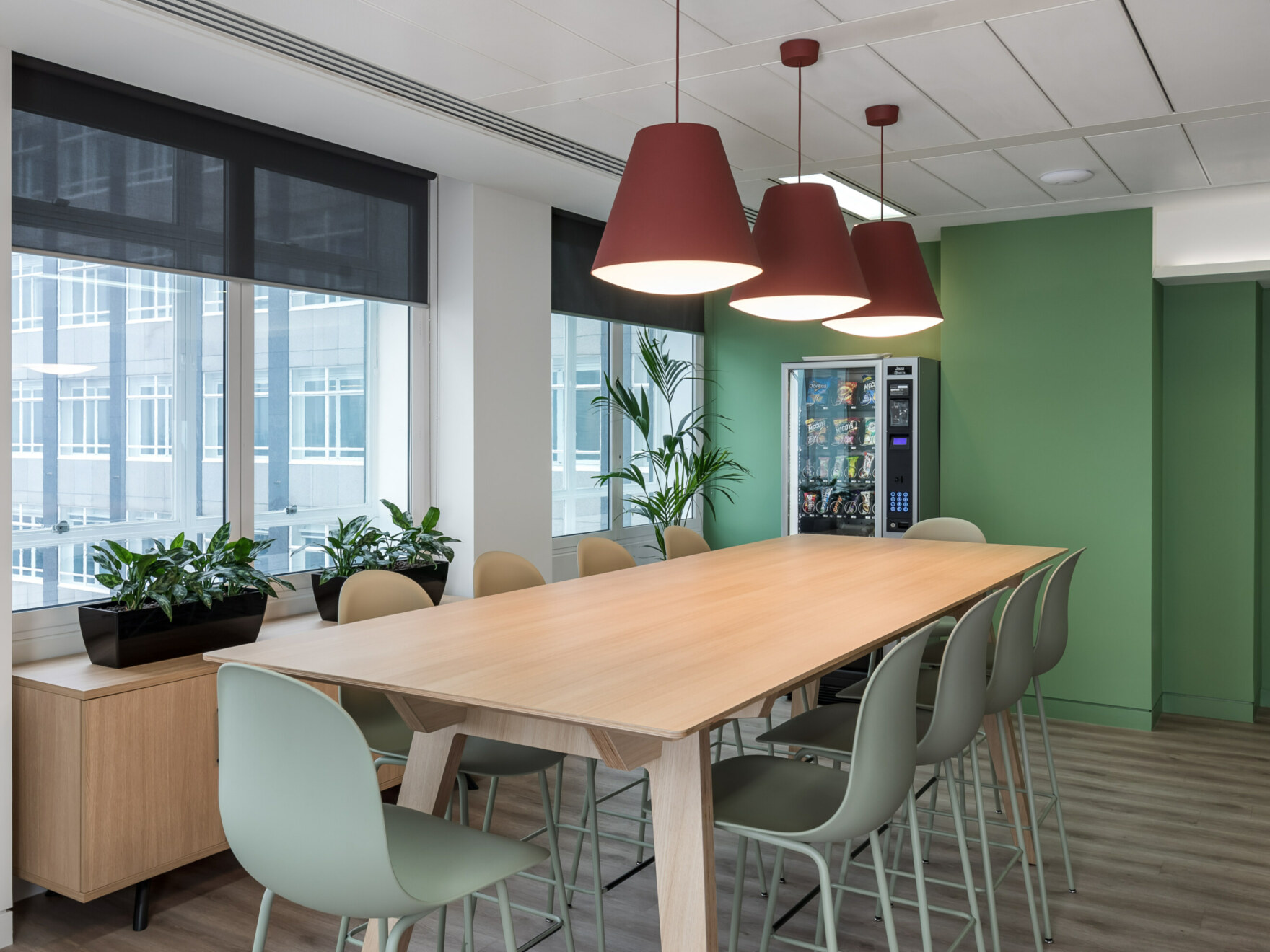 Hybrid Workplace Design for Simmons Gainsford | Oktra Case Study
