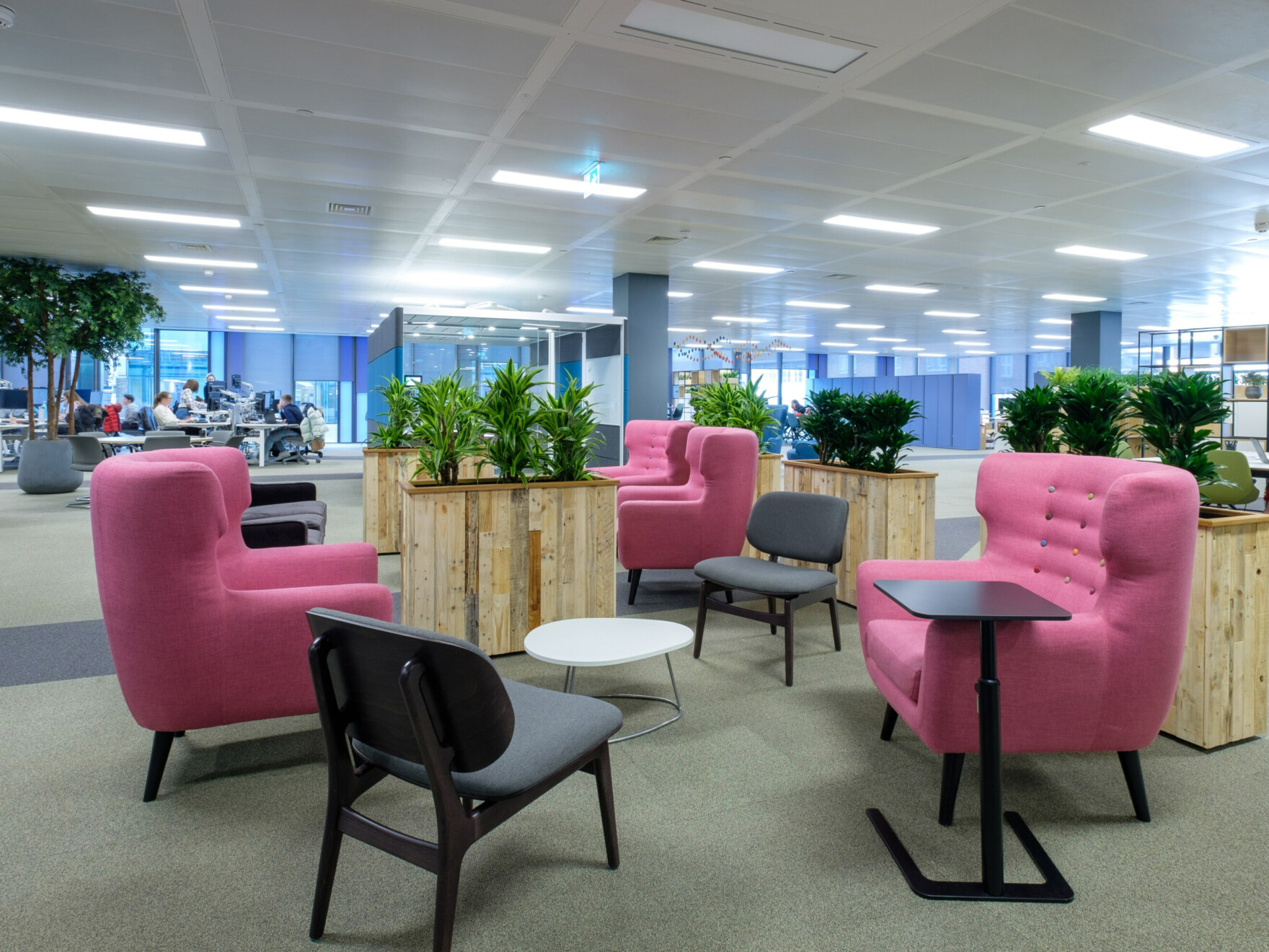 Hybrid Workplace Design for Frontier Economics | Oktra Case Study