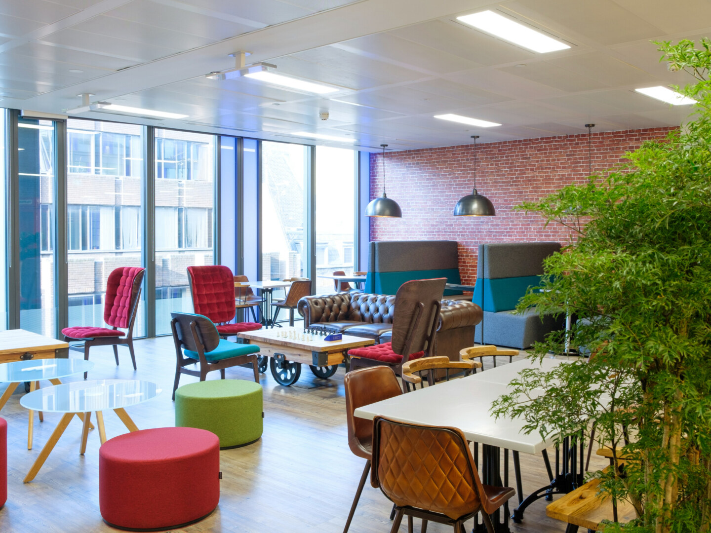 Hybrid Workplace Design for Frontier Economics | Oktra Case Study