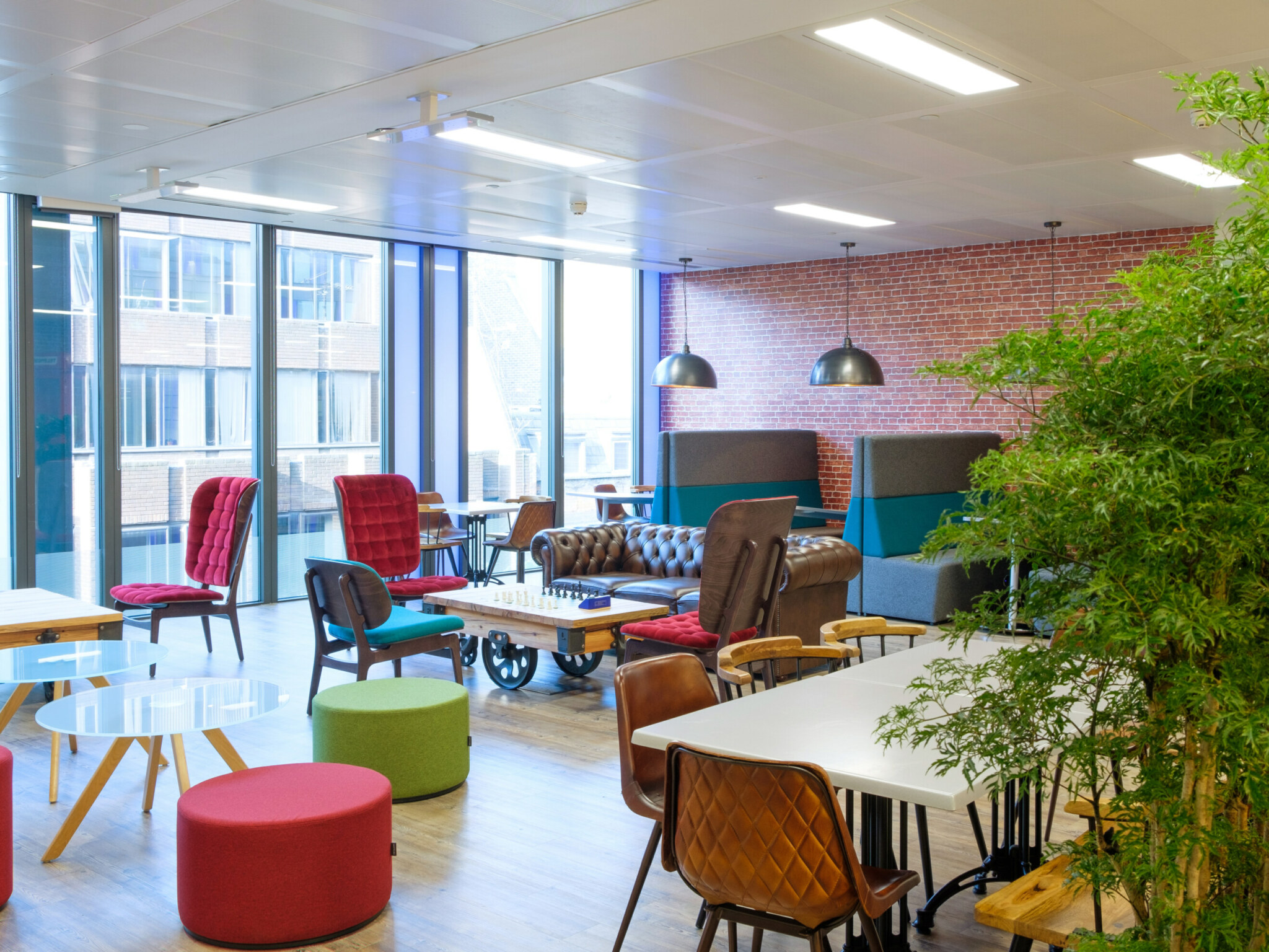 Hybrid Workplace Design for Frontier Economics | Oktra Case Study