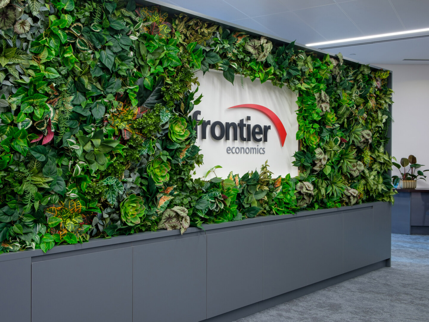 Hybrid Workplace Design for Frontier Economics | Oktra Case Study