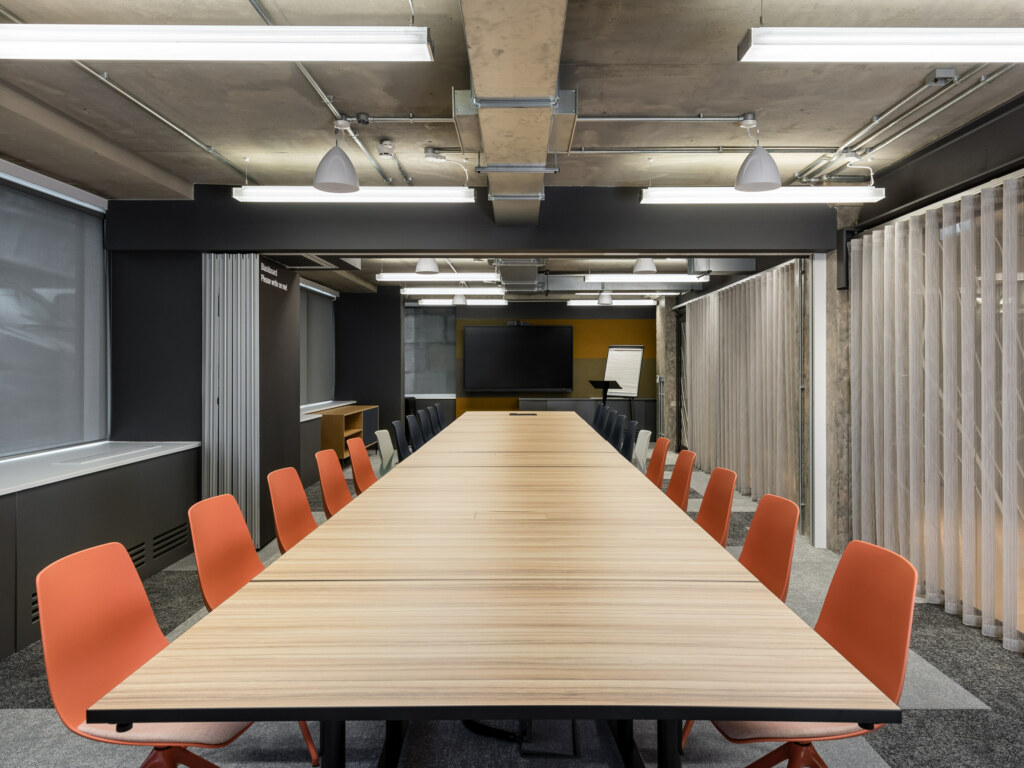 London EC4 / Transport / 15,000 sq ft / 11 weeks