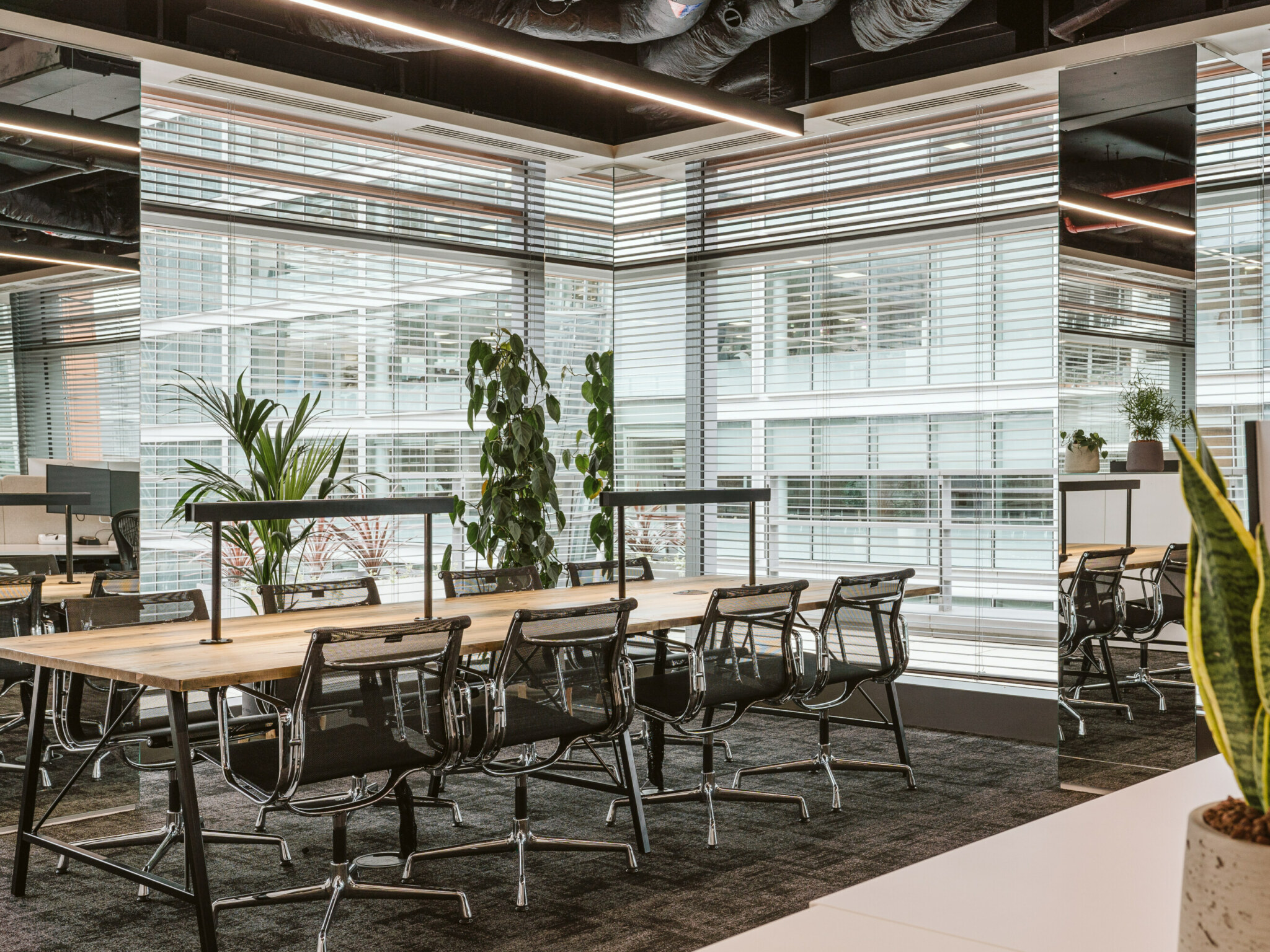 Office Fit Out for DP World | Oktra Case Study