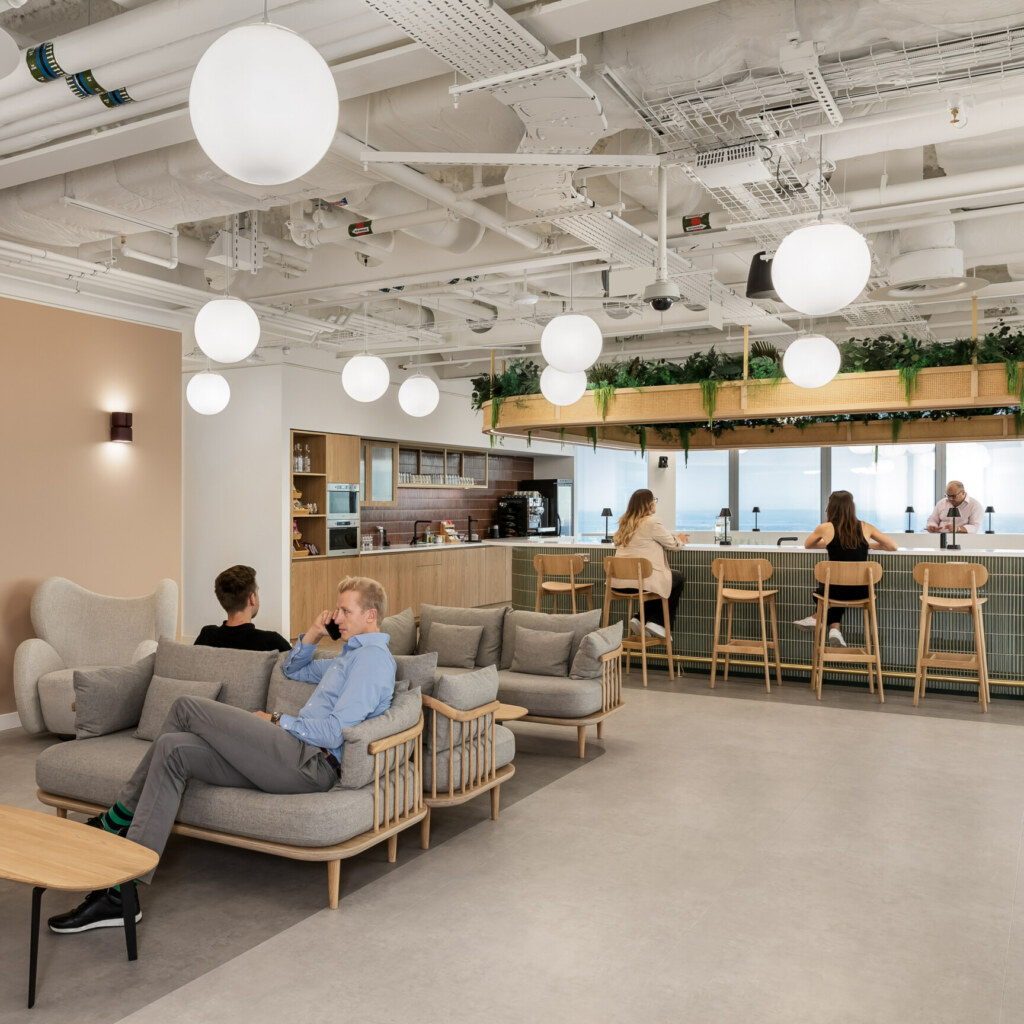 How to Build an Effective Hybrid Strategy in 5 Steps