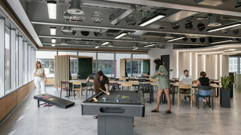 Breakout Spaces in Offices: 6 Designs for Modern Workplaces in 2026 | Oktra