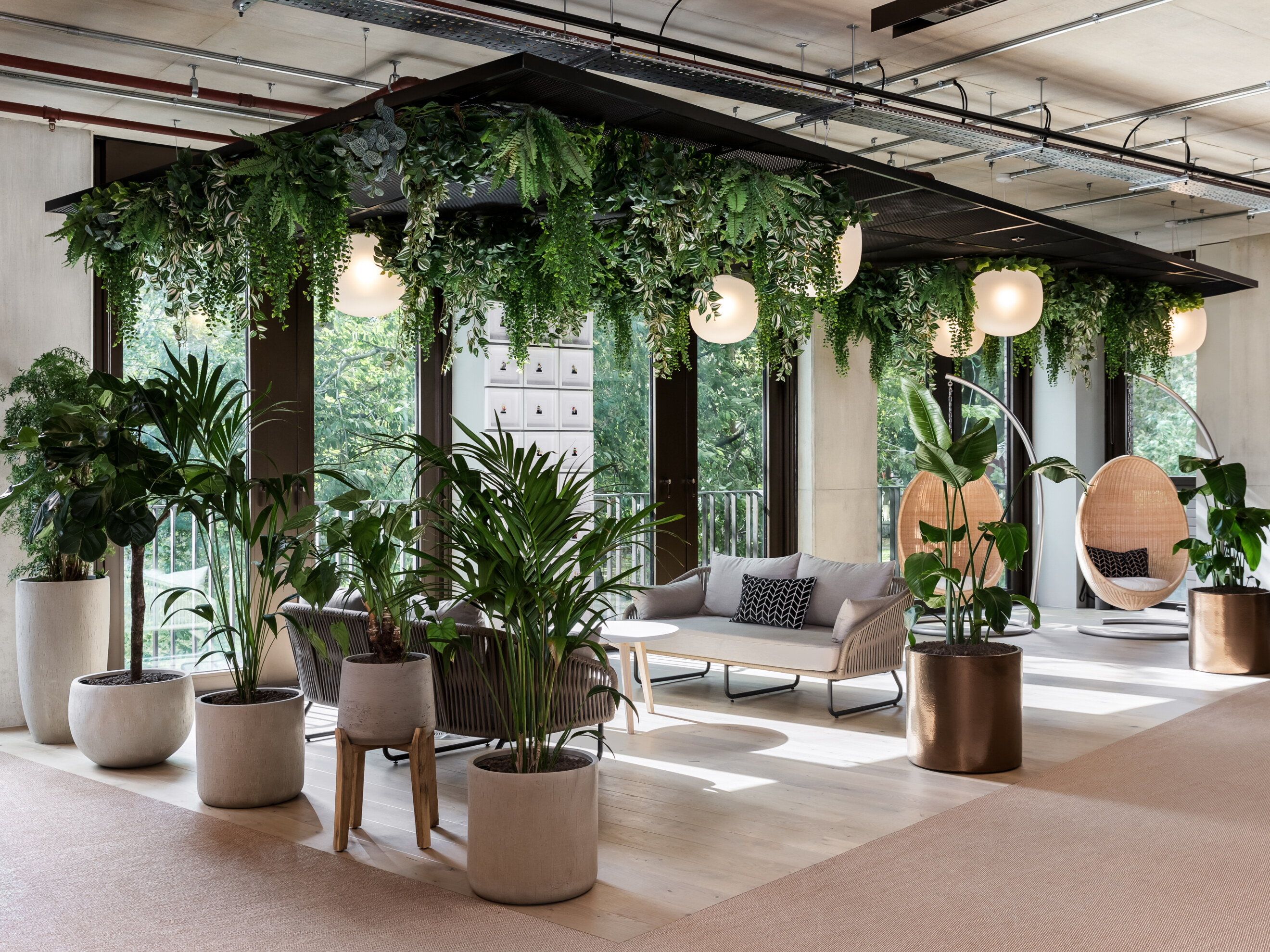 Breakout Spaces in Offices: 6 Designs for Modern Workplaces in 2025 | Oktra