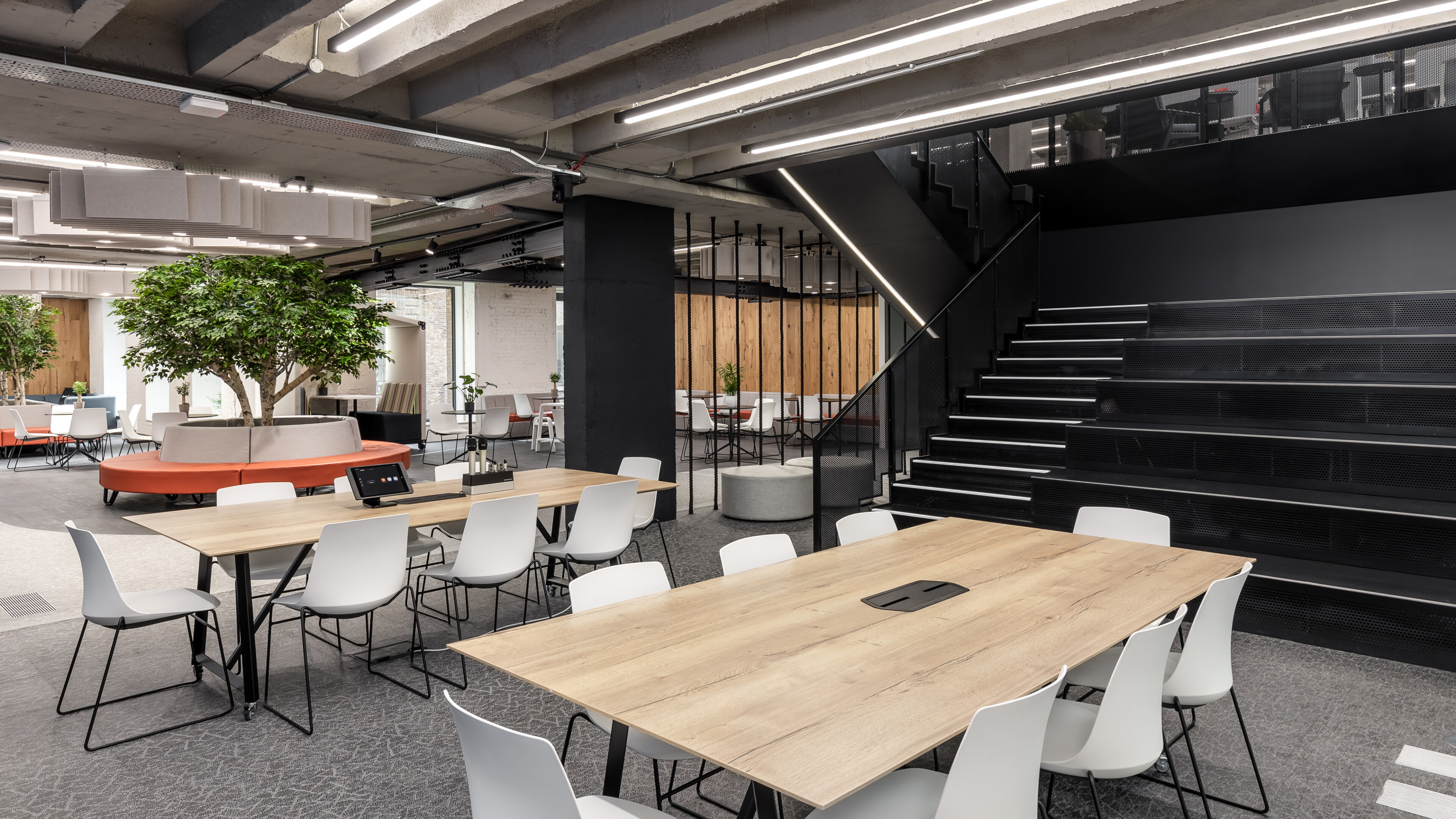 Breakout Spaces in Offices: 6 Designs for Modern Workplaces in 2025 | Oktra