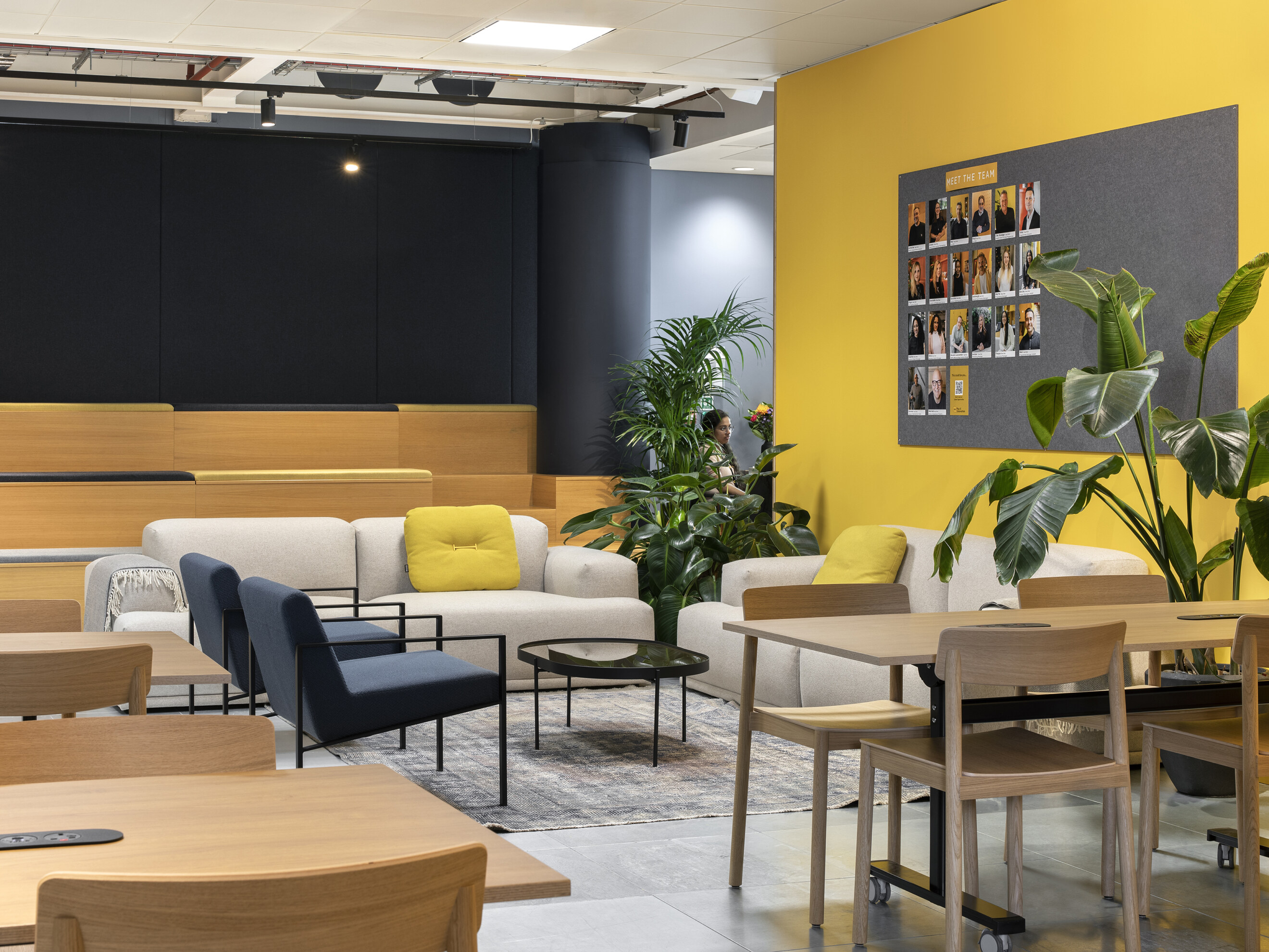 Breakout Spaces in Offices: 6 Designs for Modern Workplaces in 2025 | Oktra