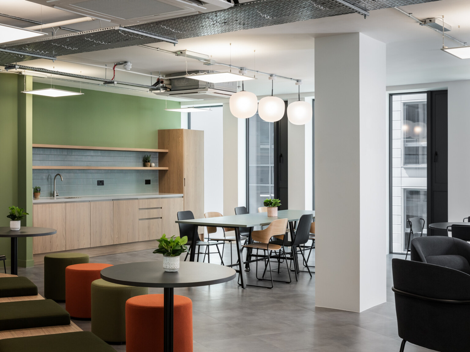 Breakout Spaces in Offices: 6 Designs for Modern Workplaces in 2026 | Oktra