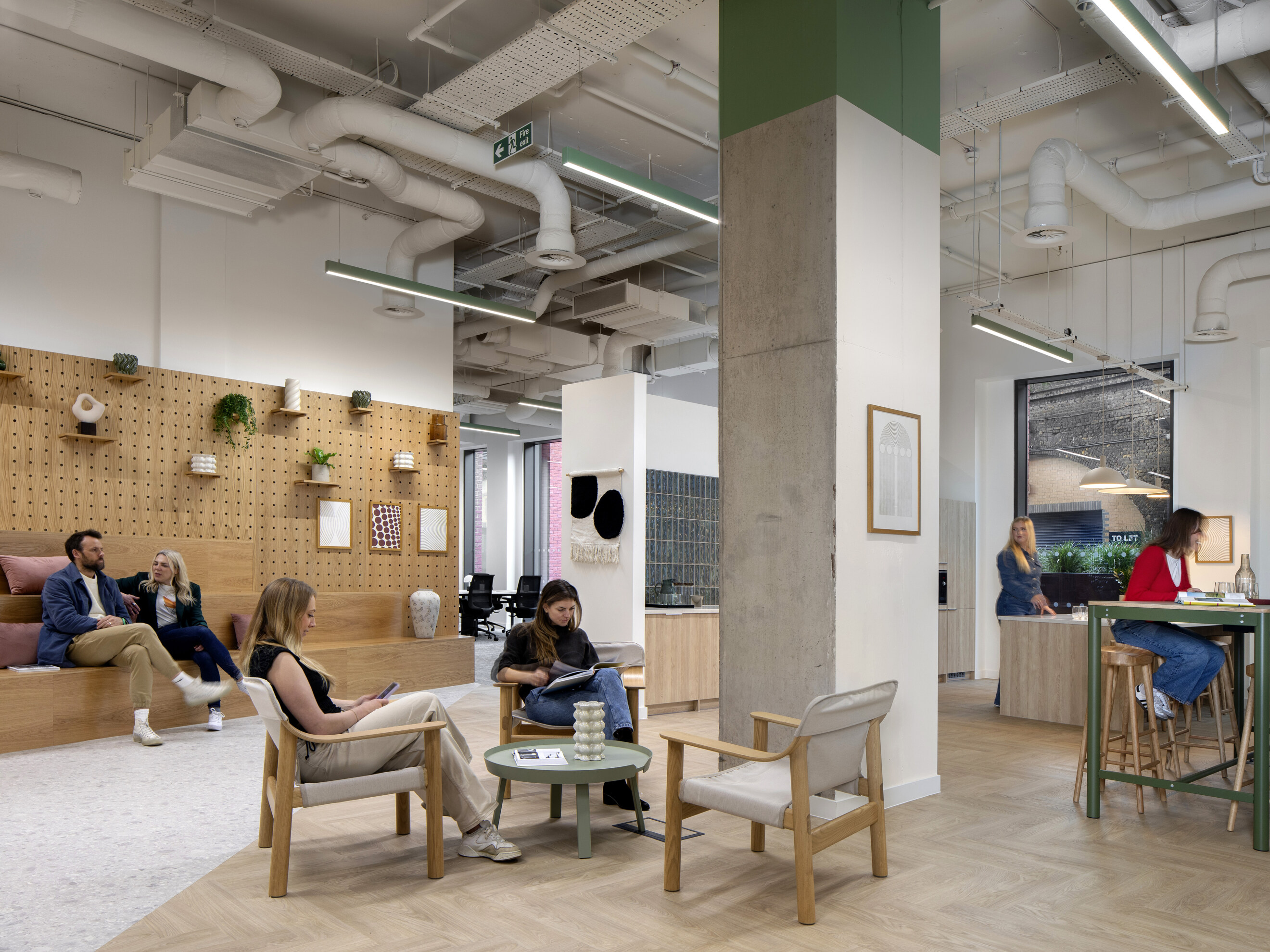 How AI Is Revolutionising Hybrid Office Spaces | Oktra